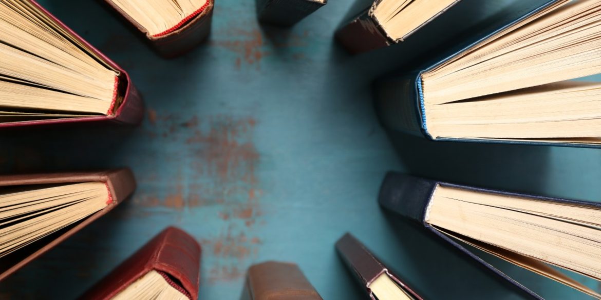 Wajib Tahu Sebelum Cetak, Ini Perbedaan Softcover dan Hardcover!